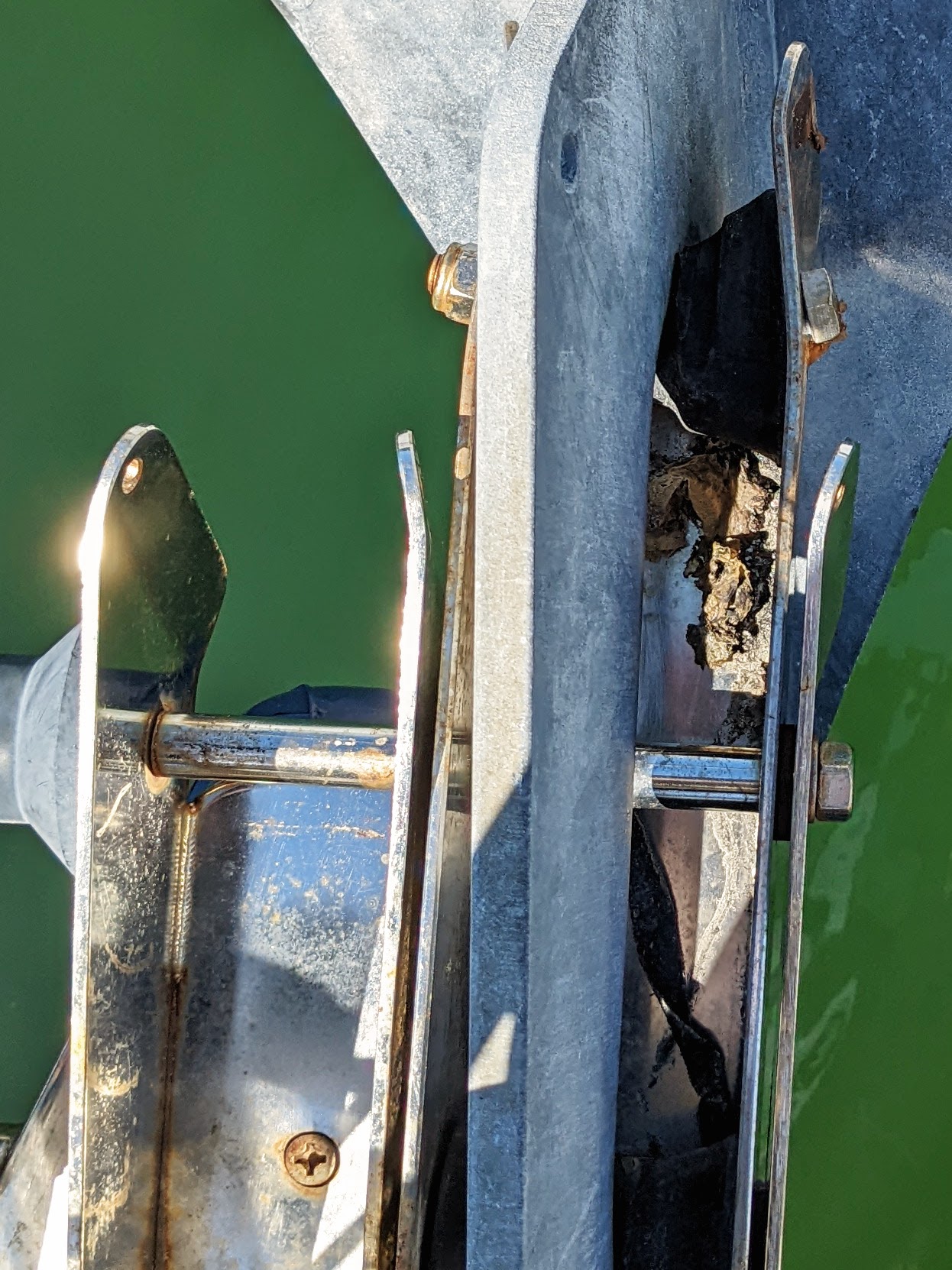 Why Does My Anchor Chain Twist? – Boat and Equipment Reviews